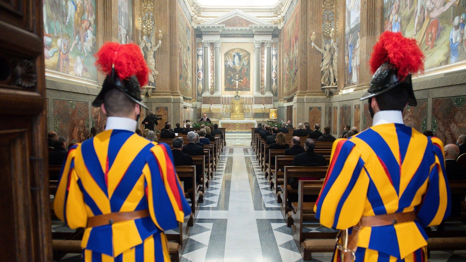 Officials and Conclave staff take Oath of Secrecy in Pauline Chapel ...